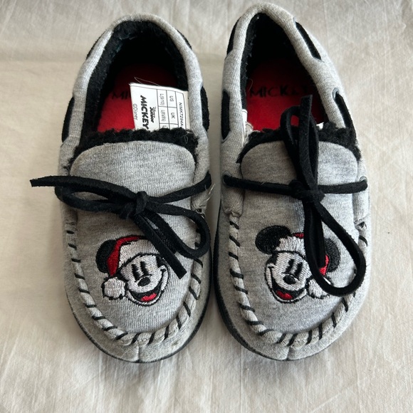 Disney | Shoes | Euc Disney Junior Mickey Mouse Slippers Toddler Size ...